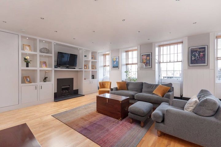 Fantastic 2 Bedroom Property With Astounding Views Of The Famous Arthur Seat Park. - Edinburgh