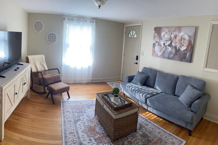 Charming Coastal Cottage 2br 2nd Floor, Unit 2 @ The Weaver House Guest Suites. - Utica, NY