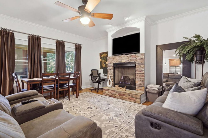 Spacious 3br/3ba Asheville Retreat  5 Min To Downtown & Biltmore  Sleeps 8 - Asheville, NC
