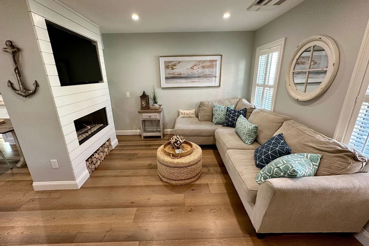 Beautifully Renovated 2 Bed 2 Bath Private Home In Downtown Newport - Newport, RI