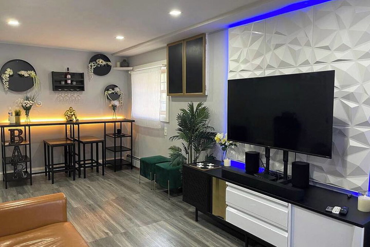 Stylish Cozy 2-bedroom With Bar, Yard, Private Parking Near Jfk/queens - Aéroport de New York John F. Kennedy (JFK)