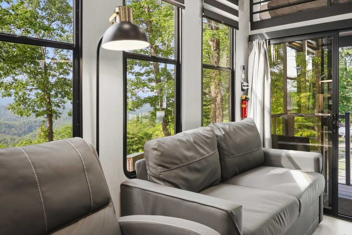 The Dogwood- Panoramic Smoky Mtn Views: Tiny Home W/ Hot Tub - Maryville, TN