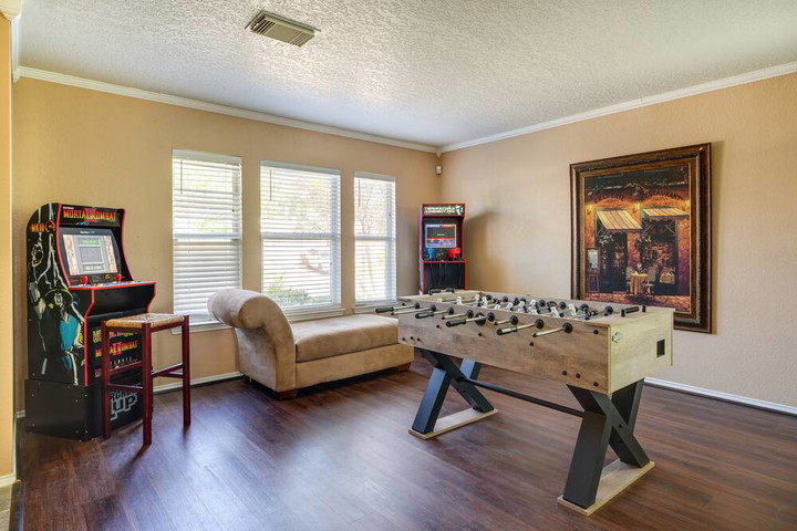 San Antonio Home W/ Private Hot Tub + Pool! - San Antonio, TX