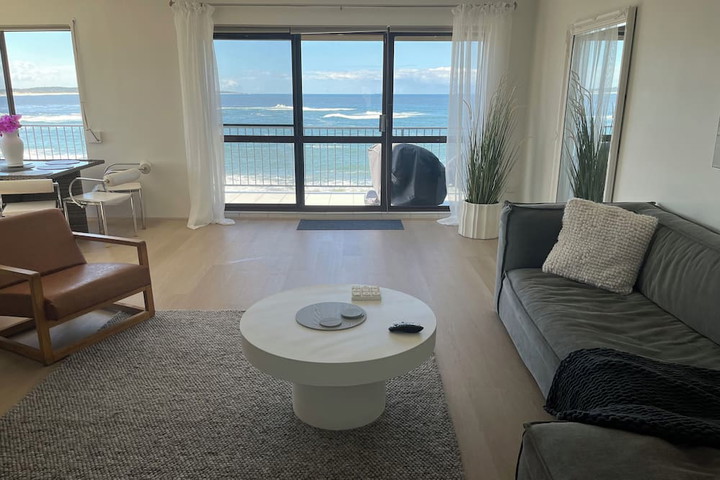 Beachfront Penthouse At The Entrance - Beach Pool Right Infront - The Entrance
