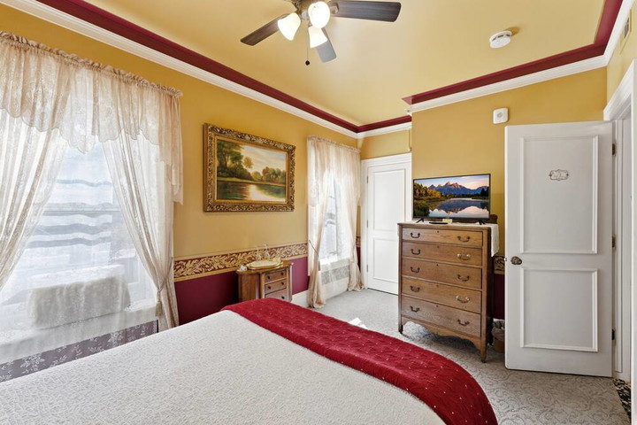 Classic Victorian Charm For Simple Stay In Boutique B&b - Midway, UT