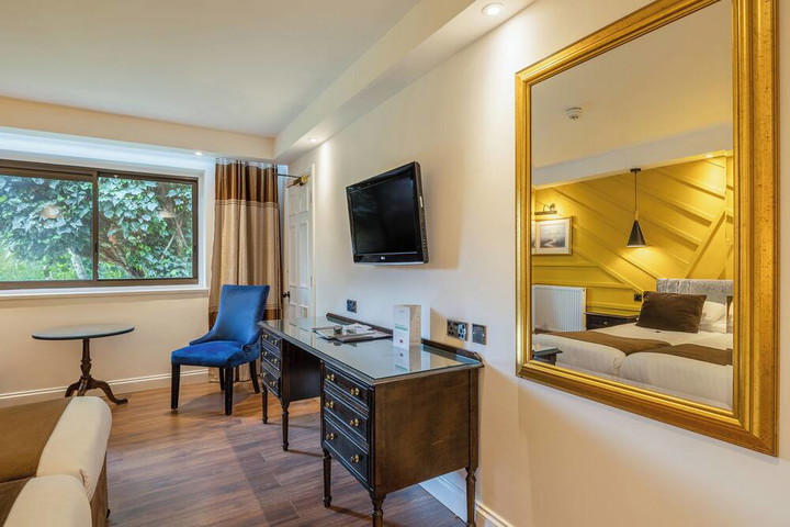 Historic Ipswich Escape: Indoor Pool & Sauna Access, Enjoy Scenic Garden Views - Essex