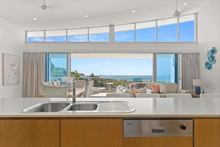 Sapphire Skies Penthouse In Airlie - Airlie Beach