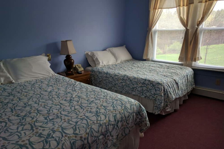 Greene Mtn View Inn - Sleeps 28 - Full Inn Rental - Catskill, NY