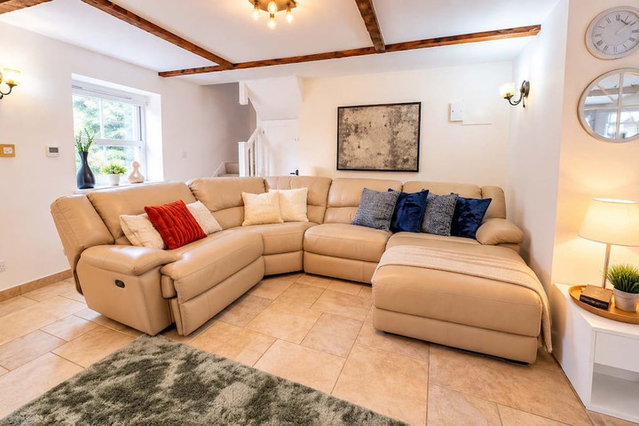 Beautiful 3 Bed Cottage - Hot Tub & Free Parking - Cardiff