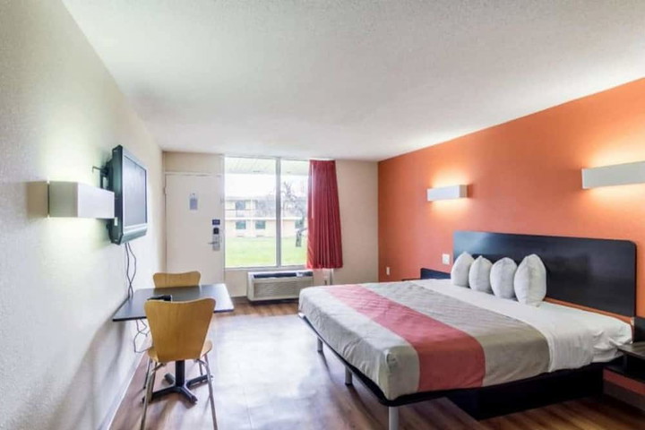 1 King Bed | Non-smoking - New Brunswick, NJ
