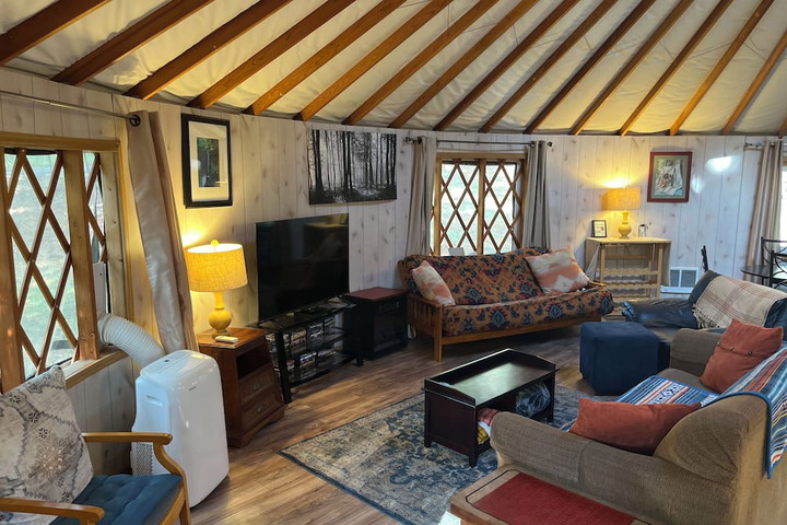 Wine Country Retreat At "The Yurt At Shady Oaks" - Salem, OR