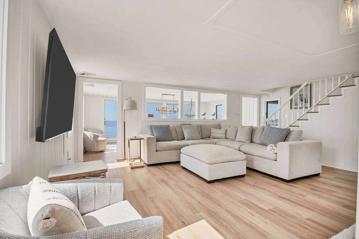 Beachfront Home With Amazing Views | 5br Sleeps 11 - Connecticut