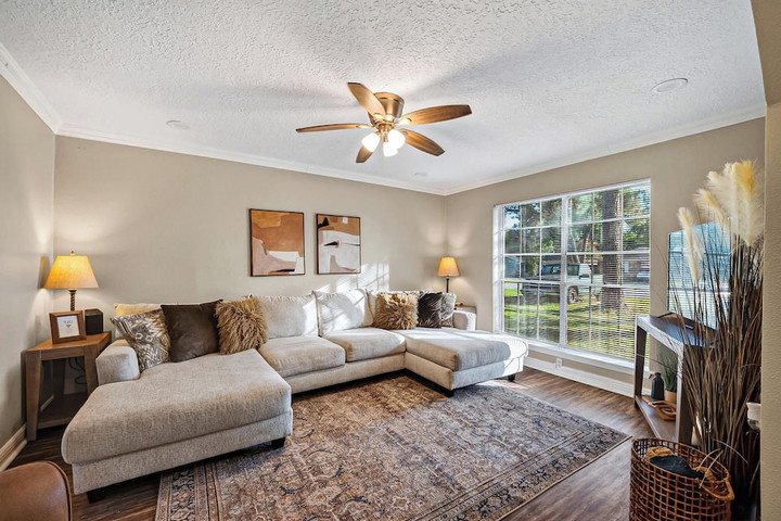 Family Getaway: 4br, Bbq Yard, Steps To Park - Baytown, TX