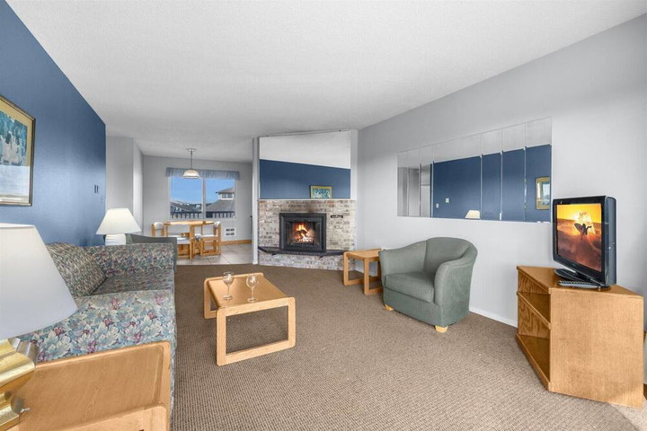 Family Suite For 6 With Kitchen And Fireplace - Pool, Hot Tub, And Game Room Access! - Ocean Shores, WA