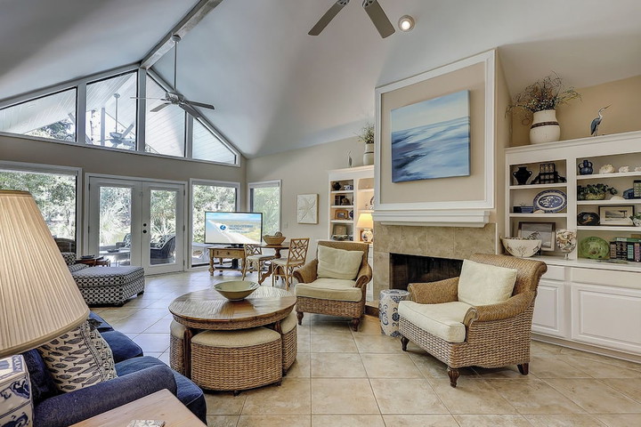 Spacious, 4 Bedroom/3 Bathroom Home In Private Pool Overlooking The Lagoon - Hilton Head Island, SC