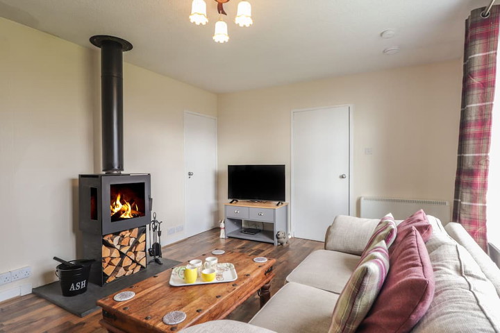Taigh Neilag, Pet Friendly, Character Holiday Cottage In Elgol - Skye