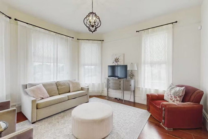 Lilac Victorian Downstairs-spacious Water-view Apartment In Historic Old Town - Eureka, CA