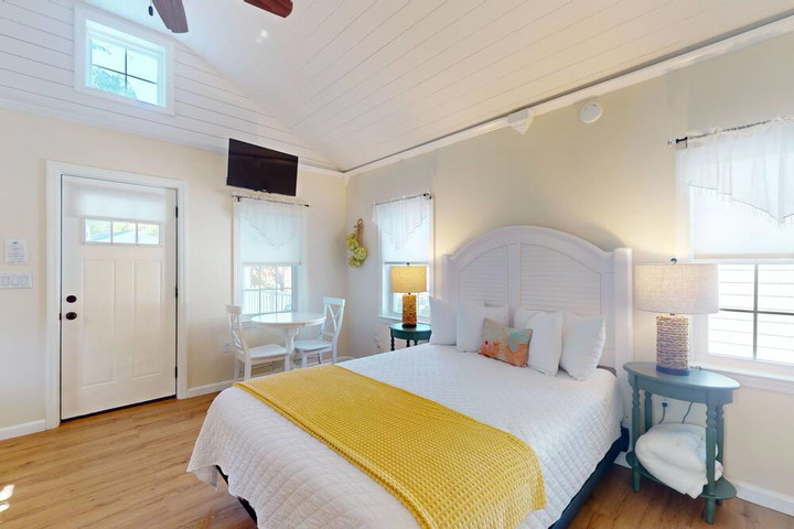 1br King Bed Sofa Bed Sleeps 4 Pool - 8 - Cape May, NJ