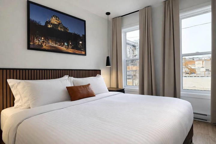 Room With 1 King Bed | Downtown Quebec City - Quebec