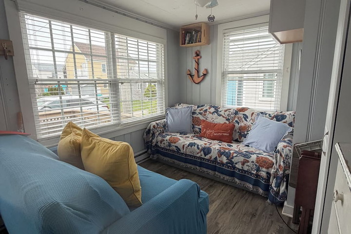 Cute Cottage With A Private Beach - Rhode Island