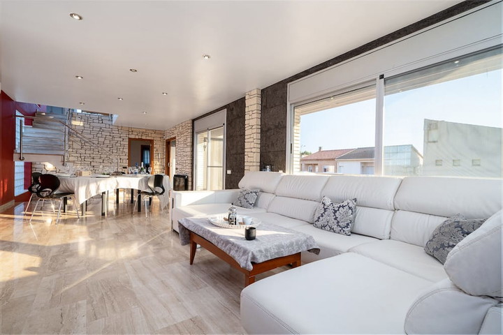 Villa « Luxury Rock Tirri » Avec Piscine Privée, Terrasse Couverte Et Wi-fi - Alcover