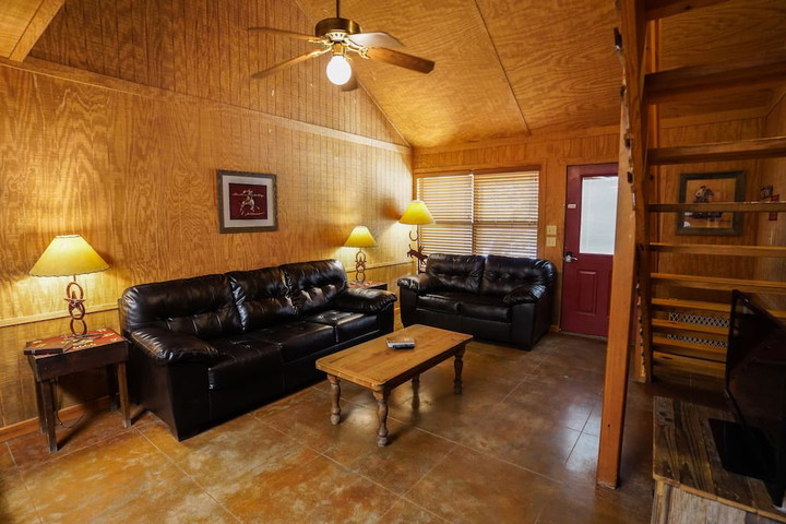 Riverfront Cabin With Access To Shared Pool! - Concan, TX