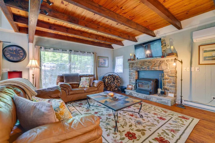Hot Tub, Lakes, Beaches, Skiing, Golf, Game Room, Endless Foliage, Dog Friendly - Lake Wallenpaupack, PA