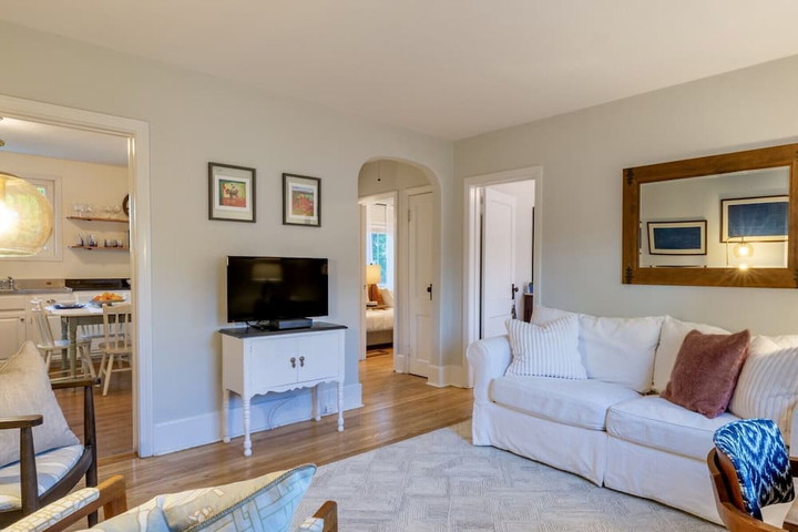 Gorgeous Carriage House Close To Usna, Walk To Stadium, Free Parking,  Pets+kids - Maryland (State)