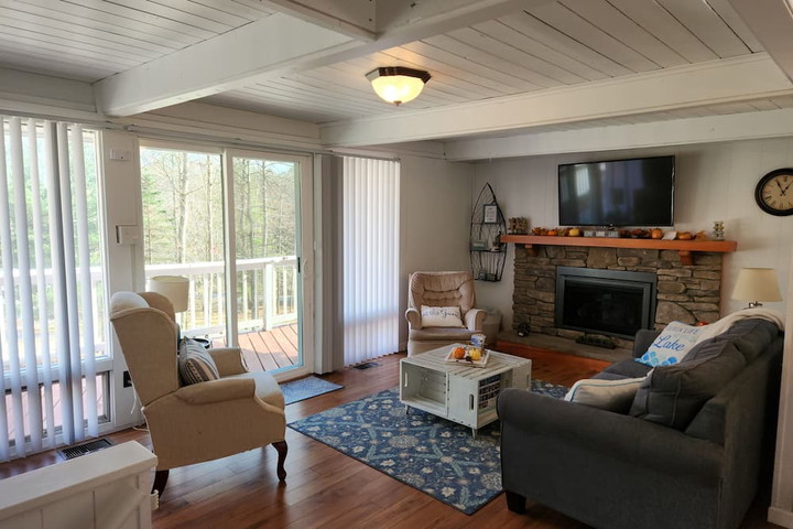 Lovely 3br/2ba Lakehouse Retreat In Gated Dubois, Panear Beach, Woods & Privacy - Treasure Lake, PA