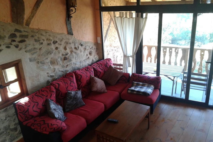 Casa Con Jardín Grande, En Pueblo Pequeño, Tedejo, Folgoso De La Ribera León - Bembibre