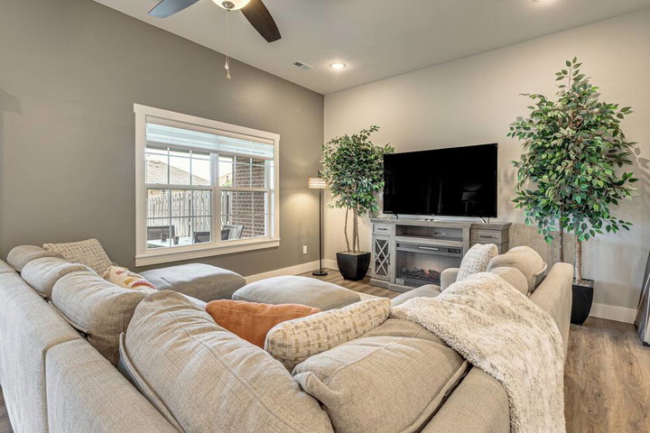 Family-friendly Ozark Villa - Centrally Located - Ozark, MO