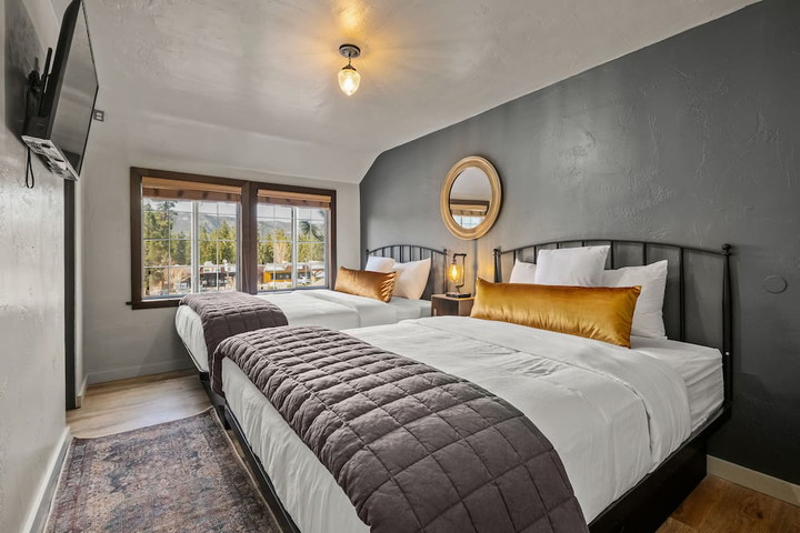 Newly Renovated Boutique Property In The Heart Of Big Bear Lake! - Big Bear Lake, CA