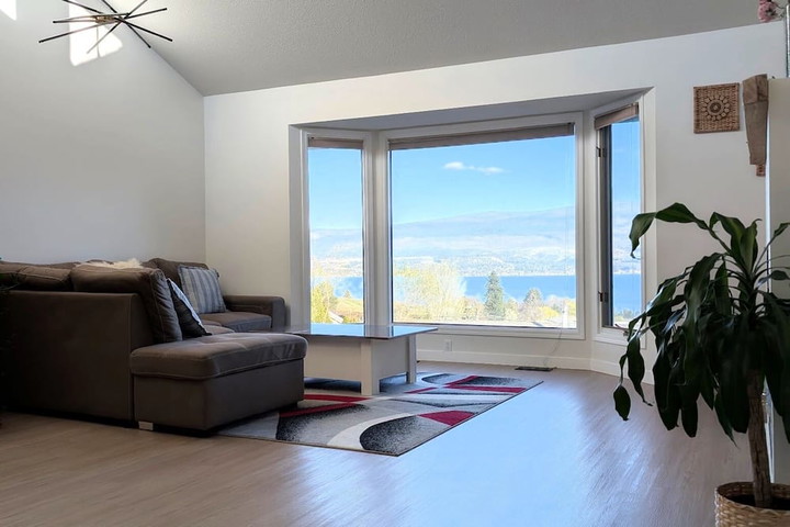 Lakeview - Winery Mountainview Beach Hiking Trail - West Kelowna