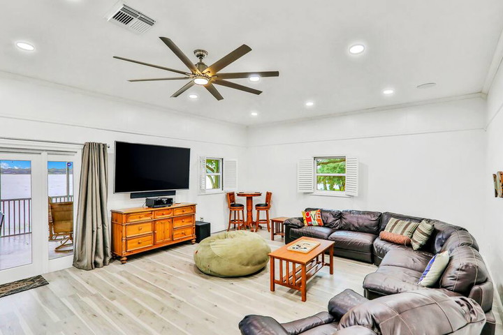 Dog-friendly Lakefront Home With Fast Wifi, Central Ac, Patio, & Game Room - Sebring, FL