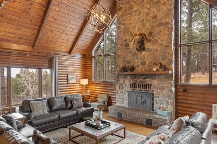 Heavens Gateway  Luxury Retreat With Hot Tub & Sauna - Rapid City, SD