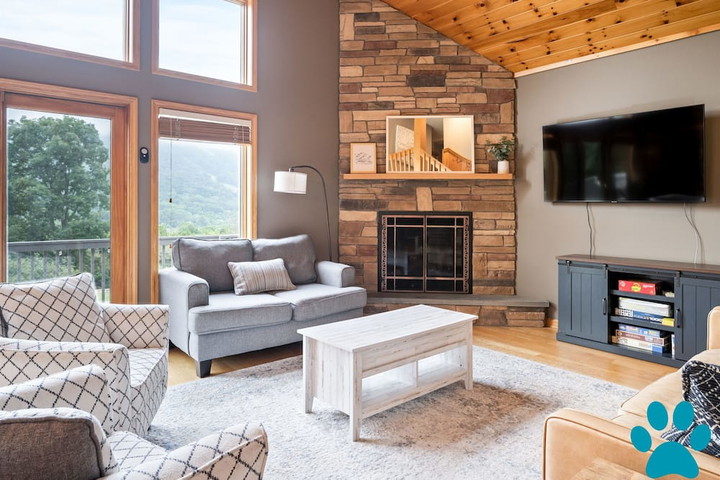 Mountain Views, Hot Tub, Spa, Fire Pit, Game Room - Finger Lakes, NY