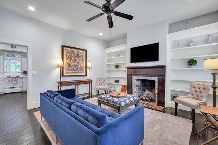 Charming Abode On Quiet Street W/ Courtyard And Parking By Lucky Savannah - Savannah, GA