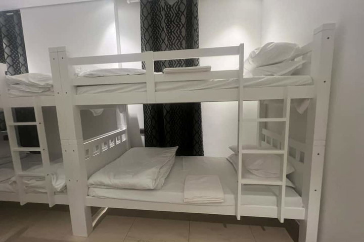 3-bedroom Hostel In Lovely Dubai With Wi-fi, Ac, Fitness Room, Breakfast - Dubai