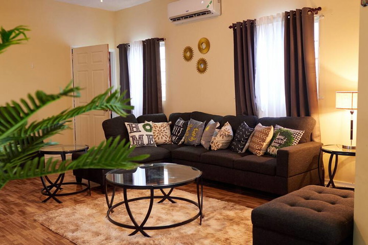 Entire Cozy Luxury Meadows With Free Wifi,parking&hottub - Montego Bay