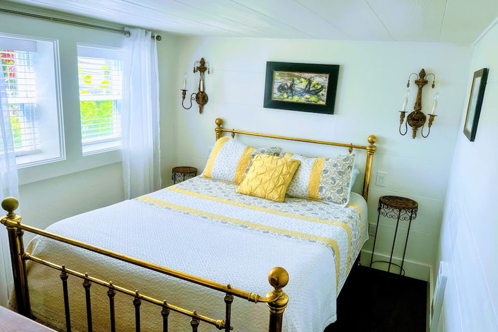 Bill's Landing Luxury Suite With Private Hot Tub - Gibsons