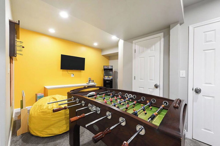 Regal Bricks - Giant Outdoor Chess/fire Pit/game Room/private Deck/fire Pit - Pittsburgh, PA