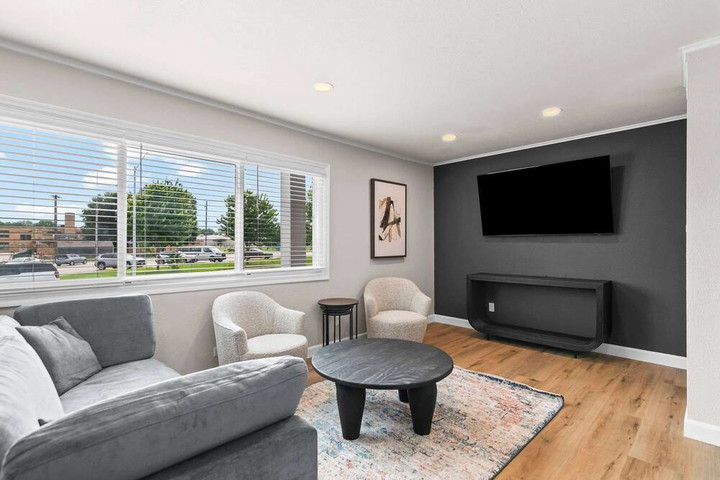 Newly Renovated Unit In Central Spfld! #202 - Springfield, IL