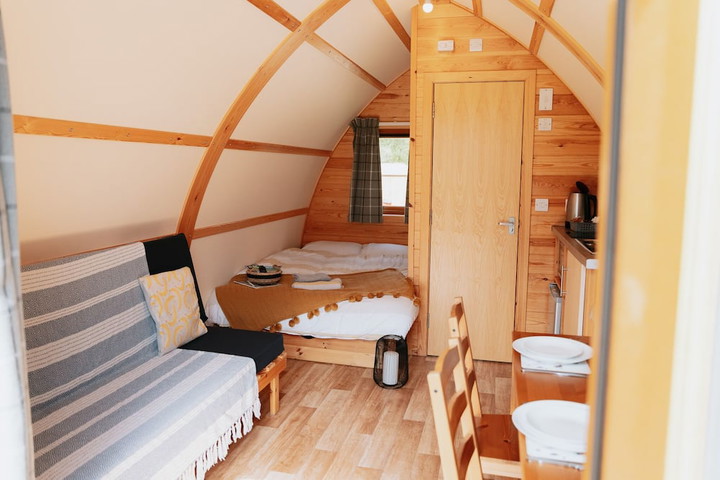 Cosy Glamping Cabin Near Bury St Edmunds - Suffolk