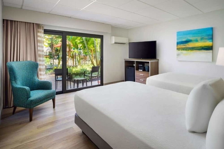 Spacious Room Perfect For Beach Lovers And Explorers - Naples, FL