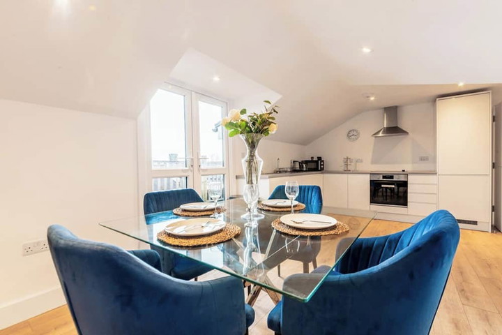Modern City Center Penthouse With Rooftop Terrace - Maidstone