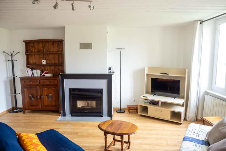 Large Apartment On The 2nd Floor In A Townhouse - Crévoux