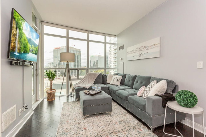 Modern 2bd Condo In Square1 With Iconic Views - Brampton
