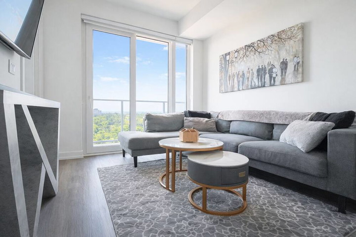 Skyline Presidential Condo | Bowling Alley,gym,pool,hot Tub,sauna,lounge - Waterloo, Canadá