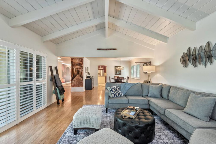Villa Vino! Spacious 6bd + Hot Tub In Wine Country - Santa Rosa, CA