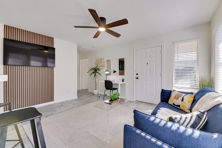 Walk To Mckinney Square! Couples Retreat W/ Yard - McKinney, TX